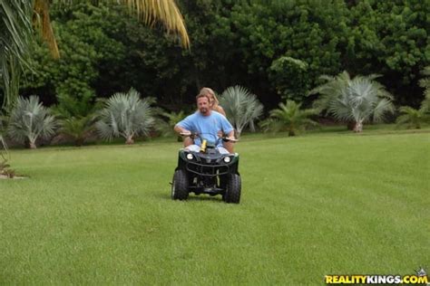 Robbye Bentley And Shawn In Moto Bang Milf Hunter Gallery Part 9 R