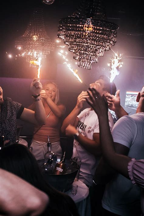 Bottle Sparklers For Valentines Day 7 Romantic Ways To Use Them