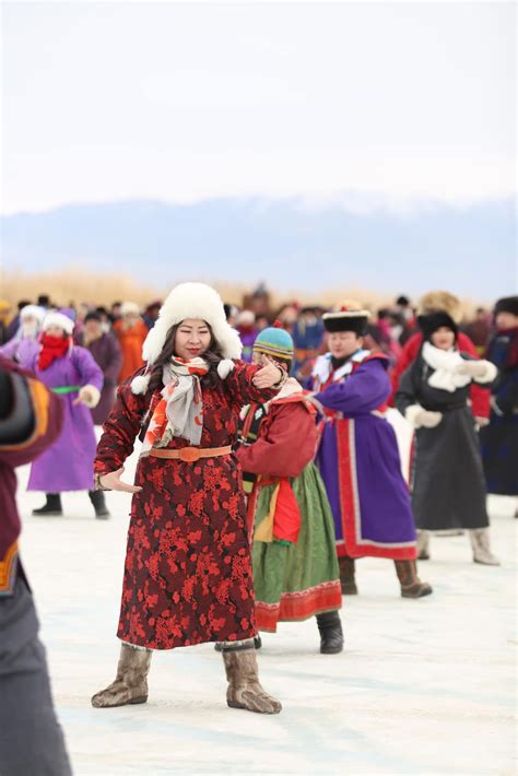 ФОТО Ховд аймагт болж буй Хар ус нуурын мөсний баяр