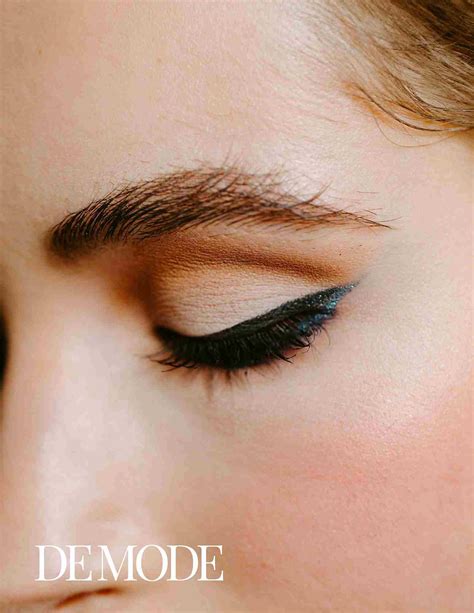 How To Achieve The Perfect Winged Eyeliner Tips And Tricks De Mode