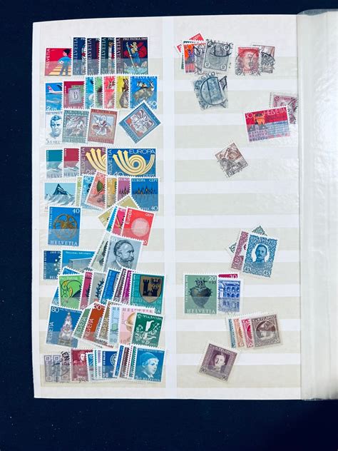 Verden Partiets Tab Af Albumblade Med Frimærker Og Blokke Af Verden