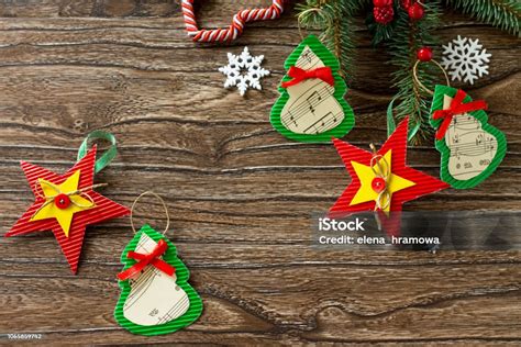 크리스마스 장난감 선물 전나무나무입니다 수 제 어린이 창의력 수공예품 아이 들을 위한 공예의 프로젝트 공예에 대한 스톡 사진 및