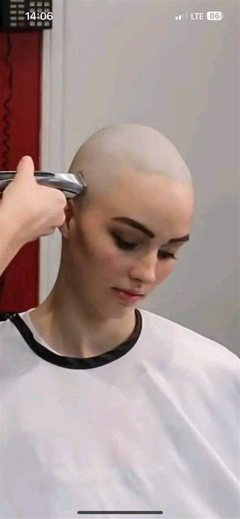 Pin Auf Bald Women In 2024 Glatze Rasieren Glatze Glatt Rasiert