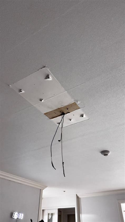 집 거실 Led 전등이 떨어졌어요 지식in