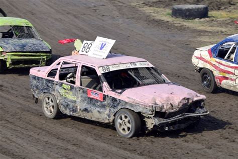 André Van Andel Onfortuinlijk In Openingswedstrijd Nk Stockcar F1 De Meerpeen