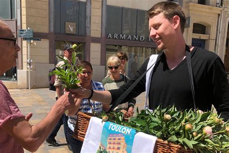 Oriflammes Et Distribution De Pivoines Pour Var Aménagement