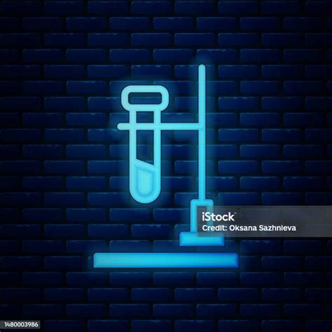 벽돌 벽 배경에 고립 된 화재 히터 실험 아이콘에 빛나는 네온 유리 테스트 튜브 플라스크 실험실 장비 벡터 가열장치에 대한 스톡 벡터 아트 및 기타 이미지 Istock