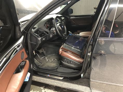 Замена топливного фильтра — BMW X5 (E70), 3 л, 2010 года | расходники ...