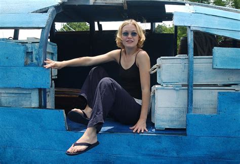 julia stiles s feet