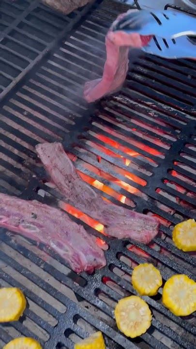 Стейки на брикетах #гриль #брикеты #bbq #уголь #grill #барбекю - YouTube
