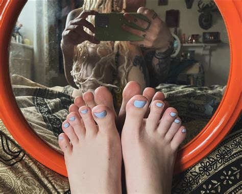 What Do You Think Of My Hippy Feet Rratemyfeet
