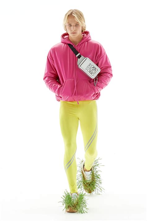 패션엔 리뷰 기술과 자연의 대화 2023 Ss 로에베 남성복 컬렉션