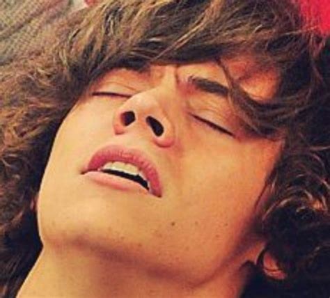 Pin By Vicki On Harry Styles Harry Styles Shirtless Harry Styles Images Harry Styles Hot