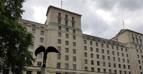 英国首颗人造卫星神秘位移，有猜测是“美方操控人员转移” 腾讯新闻