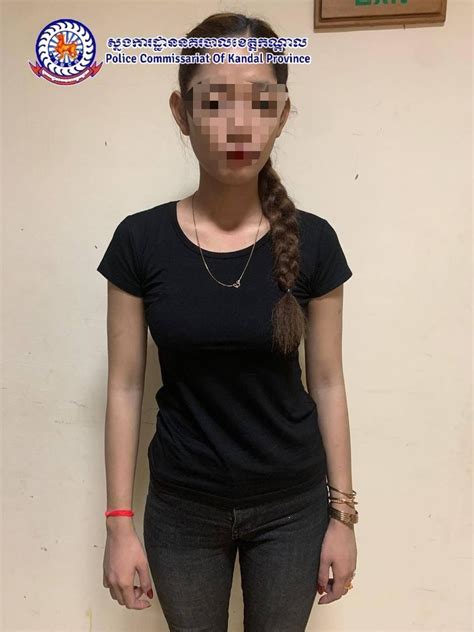 ក្រមុំភ្លើៗថតរូបអាក្រាតកាយផ្ញើឲ្យគូដណ្តឹងមើល លុះស្នេហ៍ប្រេះឆាធ្លាយរូបននលគោកពេញហ្វេសប៊ុក Khmer