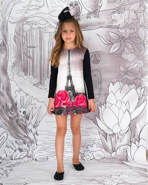 Love Made Love Прекрасна рокля Париж с Айфеловата кула Facebook