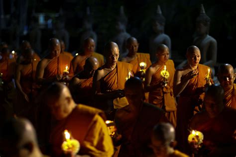 Las mejores imágenes del Día de Vesak el cumpleaños del Buda Infobae
