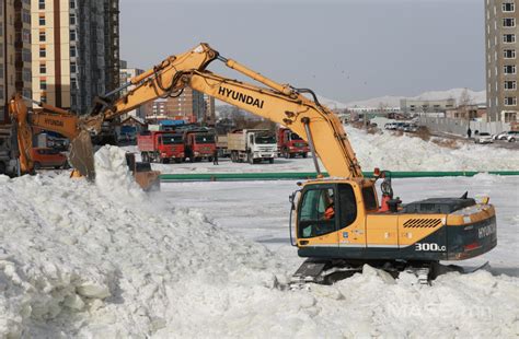 Шар усны үерээс сэрэмжилж 21 мянган тонн мөсийг тээвэрлэн Туул голын сав газарт буулгаад байна