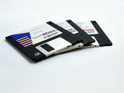 What Is The Difference Between A Floppy Disk And A Zip Drive Difference Digest