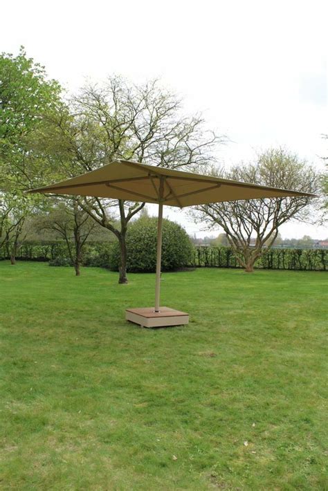 Aurelis Cantilever Umbrella Umbrosa