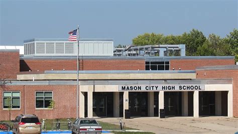 Mason City High School Associate Principal Chris Krueger Wins Award