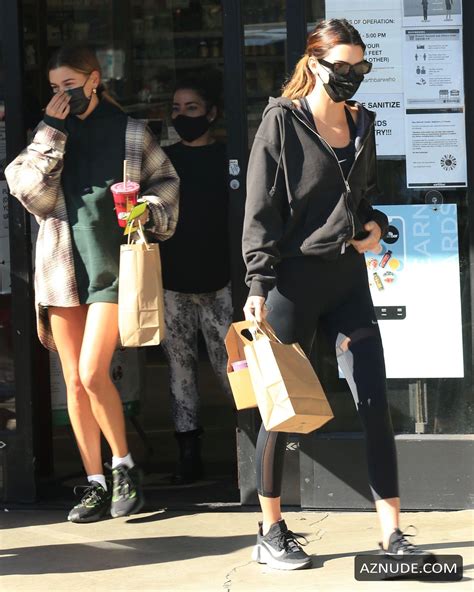 Kendall Jenner Sexy Getting Smoothies After Workout In West Hollywood