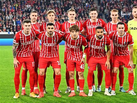 Fotos Lukas Kübler Erköpft Dem Sc In Der 93 Minute Den Ausgleich Sc Freiburg Fotogalerien