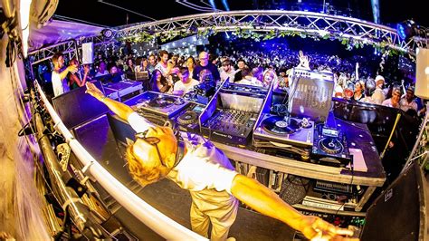 Sultry Sounds Study Reveals What Music People Prefer During Sex Euronews