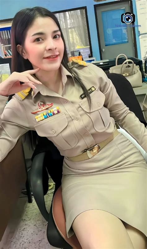 ปกพนโดย ฅนดง มหกาฬ ใน แมของลก นางแบบ ผหญงสวย เพศหญง