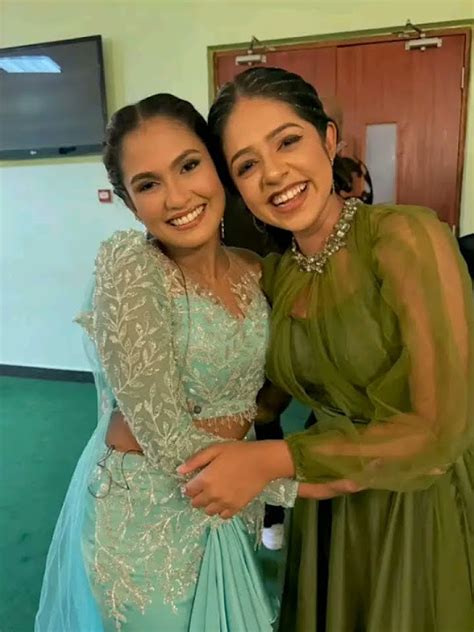 මට ආදරේ කරන කෙනා හොයාගන්න හදිස්සියක් නෑ Love Srilanka Shortvideo Shorts Youtube