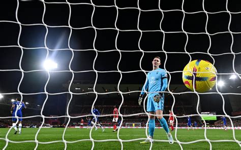 Manchester United Face Dean Henderson Problem As Haggling Continues