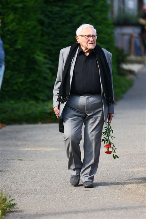 Foto Na Pohřeb Rudolfa Jelínka Dorazil Například Antonín Hardt Stránka 9