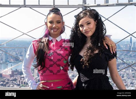 Kylie Cantrall Et Malia Baker Visitent Lempire State Building à New