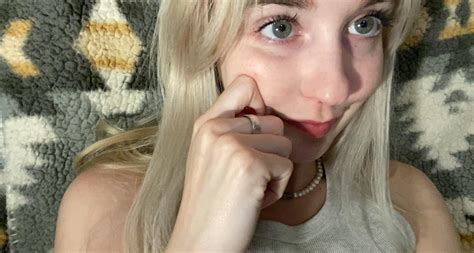 Feeling Like This Emoji Lol🥺 Scrolller