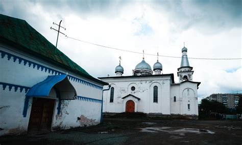 Преосвященный Иннокентий совершил Божественную литургию в храме в честь Воскресения Христова
