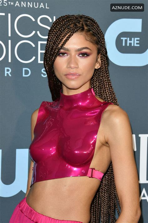 Zendaya Shows Off Her Plastic Boob Cast At The 25th Annual Critics