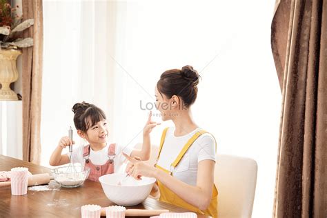 Home And Mother Making Bread Picture And Hd Photos Free Download On Lovepik