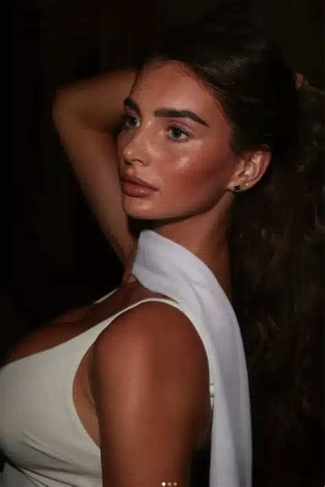 Madeleine Cheary Maddy Cheary Model Biography Wiki Age Career