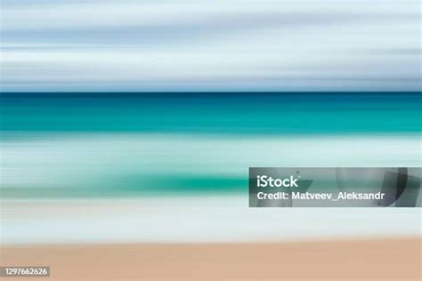 긴 노출과 결합 패닝 모션바다스케이프 추상화 이미지는 복고풍 스타일로 부드러운 파스텔 색상을 표시합니다 0명에 대한 스톡 사진 및 기타 이미지 Istock