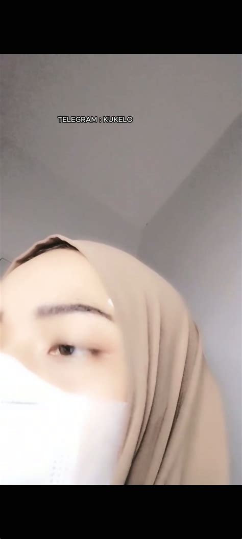 Pamer Body Sambil Telanjang Araa Jilbab