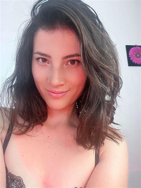 Rate my face (F 20) : r/FaceRatings