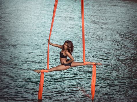 배경 화면 스포츠 여자들 모델 점프하는 장대 높이 뛰기 인간 행동 2000x1500 Wallpapermaniac