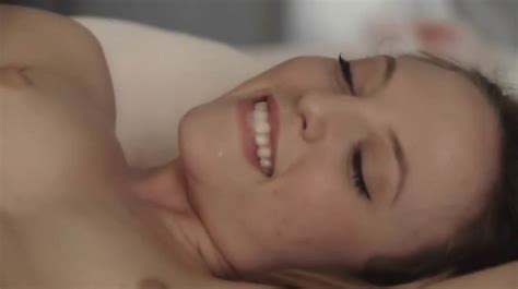 Ultra Super Babe Finger And Touching Her Clit Eporner
