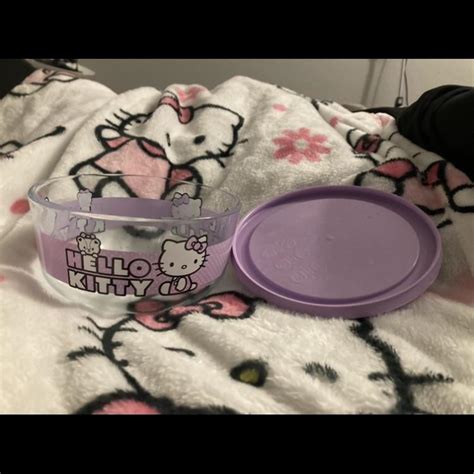 Hello Kitty Pyrex 💜 Depop