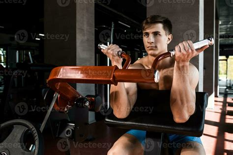Tense muscles of hands under load. Man doing exercise for biceps in the gym. 35800195 Stock ...