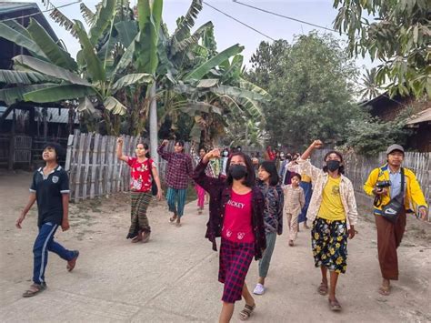 ရွှေနွယ်သွေး လူထု သပိတ်စစ်ကြောင်း ဖက်ဆစ် စစ်တပ် တော်လှန်ရေး ချီတက် ဆန္ဒပြ Khit Thit Media