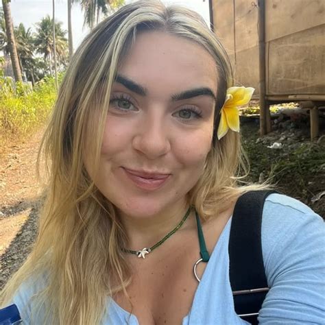 Lara Davies Lara Davies Threads Say More