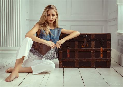 Think Outside The Box Photography By Nigel23 Model Lucia Needham Stylist Nigel23 Taken At