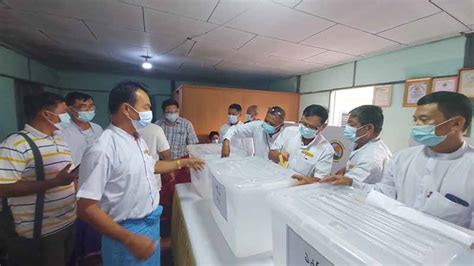 Dvb မြန်မာ ထိုင်းနယ်စပ် မြဝတီမြို့တွင် ကြိုတင်မဲပေး ဓာတ်ပုံ