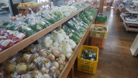 直売所わかみや 早朝から出荷される新鮮な地元の農産物・海産物、郷土の味からおみやげまでイルカの町からご提供します